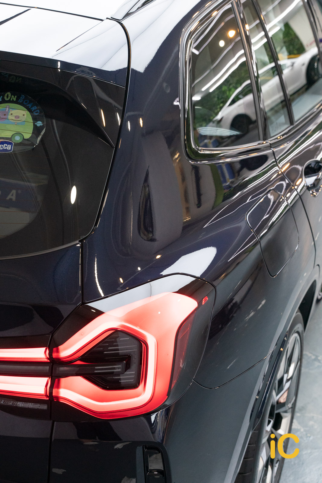 BMW iX3 Carbon Black (光面PPF) - PPF 車漆保護膜 - IC Detail