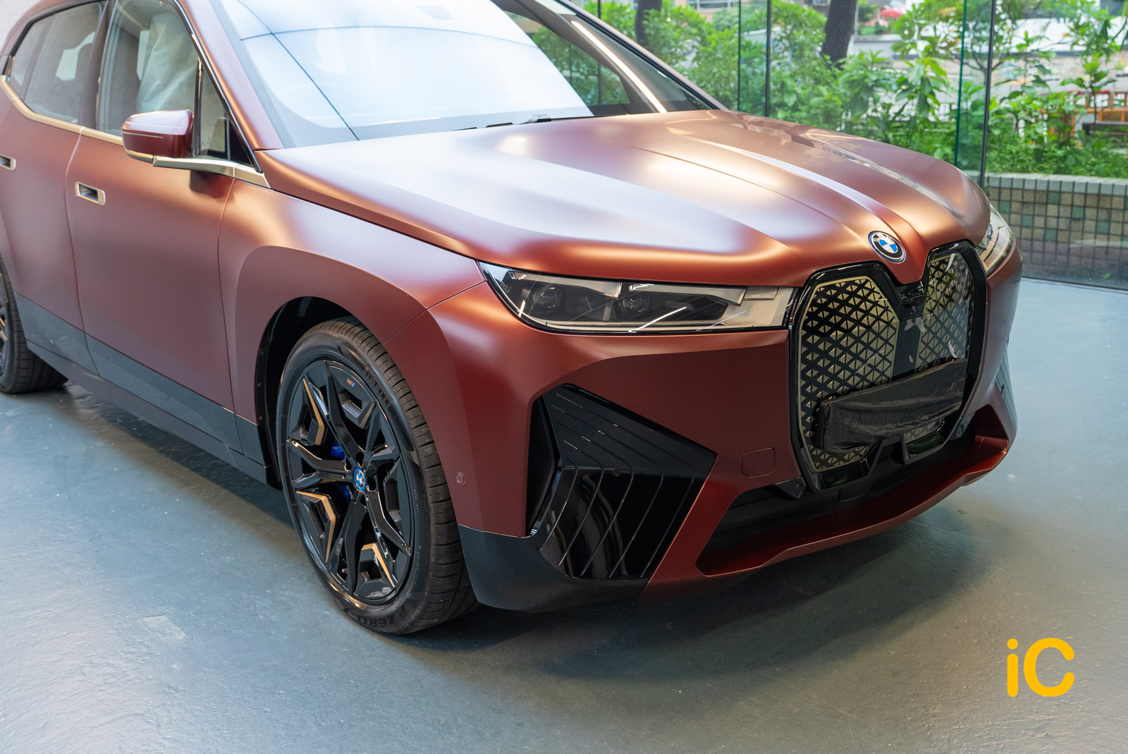 BMW iX Aventurine Red (啞面PPF) - PPF 車漆保護膜 - IC Detail